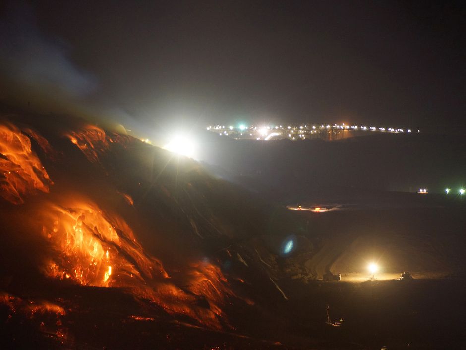 Mine fire in Australia makes the countryside look like Mount Doom ...