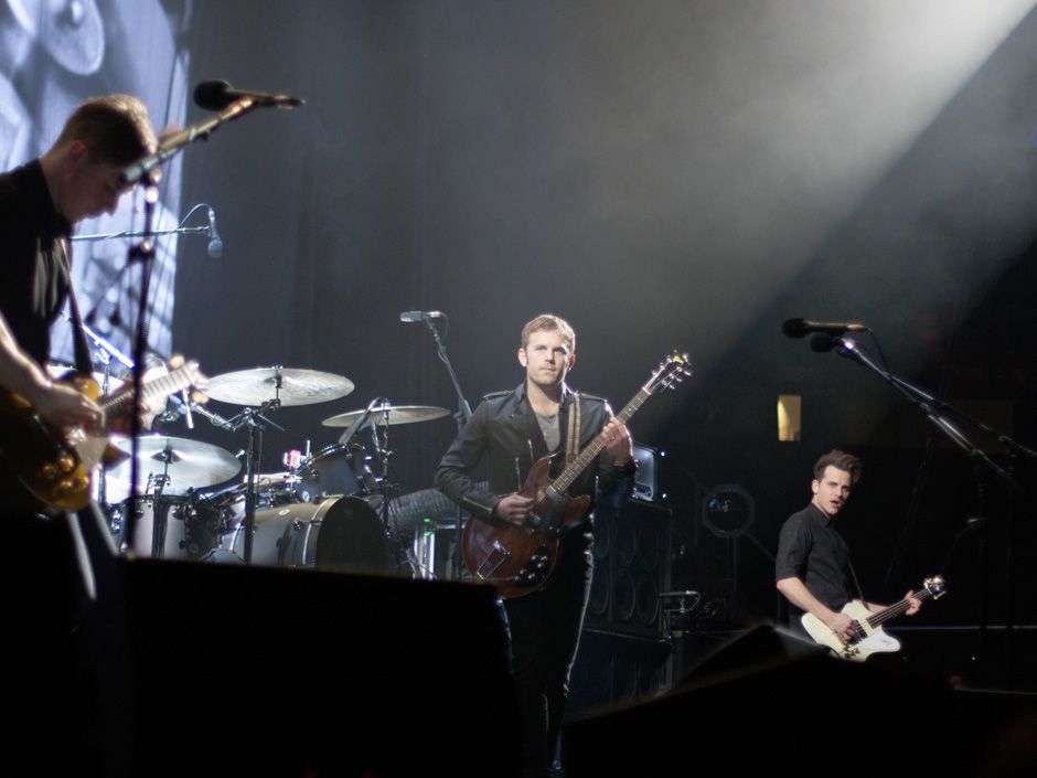 Concert Review: Kings of Leon play it safe at the Air Canada Centre ...