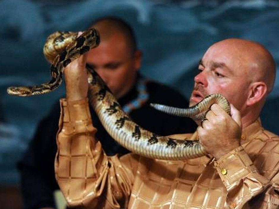 Snake-handling Kentucky pastor dead after venomous rattler bites his ...