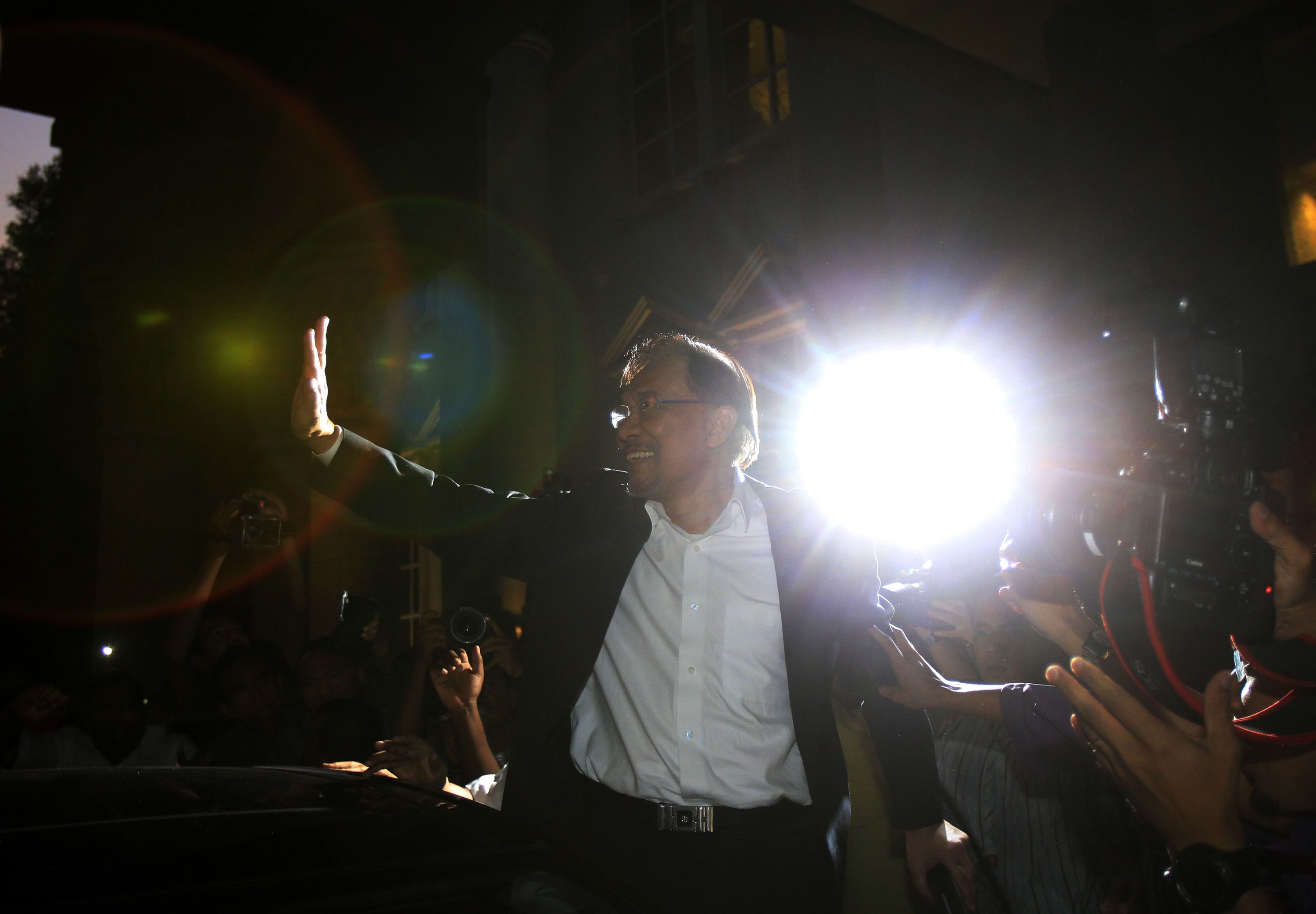 Surprise! Anwar ordered back to jail as Malaysia election looms ...