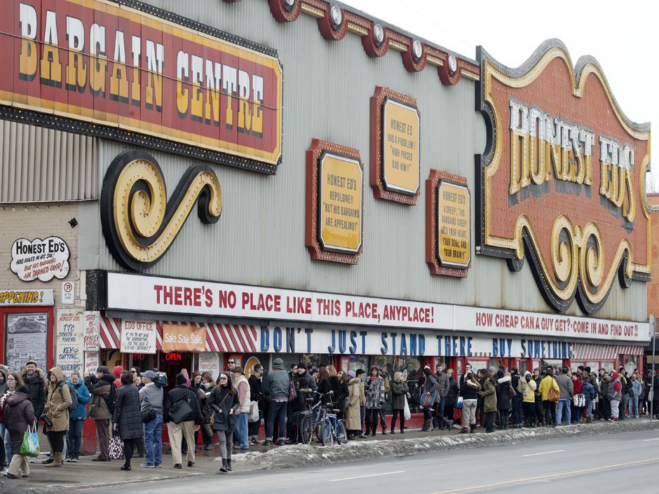 The best photos from the epic Honest Ed's sign sale: 'It's part of ...