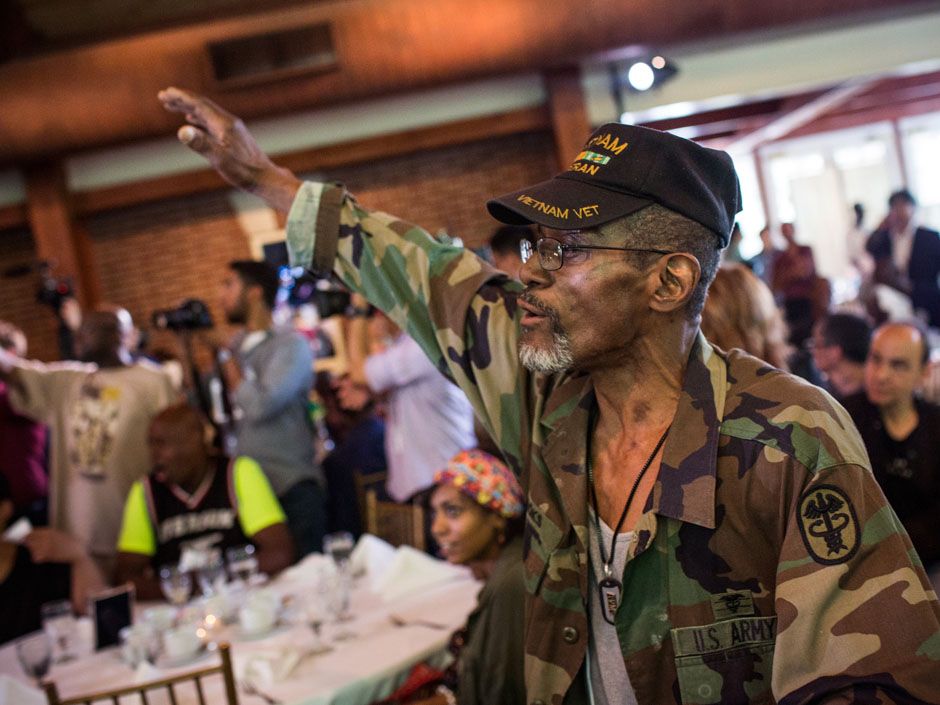 Tycoon's beggars banquet turns into a shambles as cash for homeless is ...