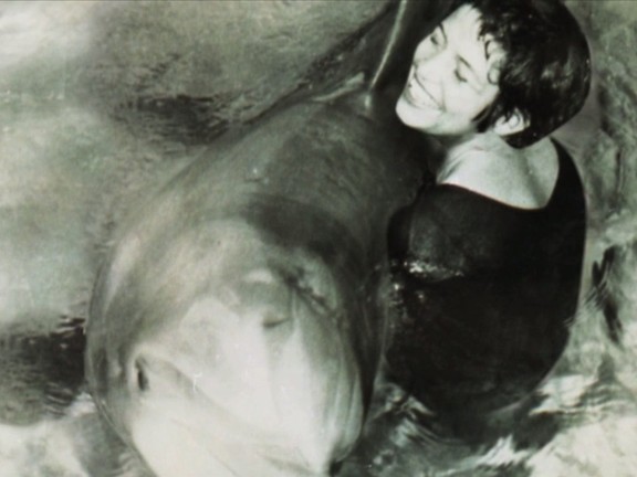 In 1965, a young woman lived in isolation with a male dolphin in the ...