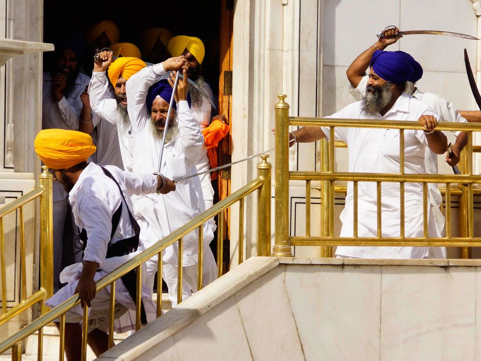 Sikhs get into sword fight with guards at faith’s holiest shrine in ...