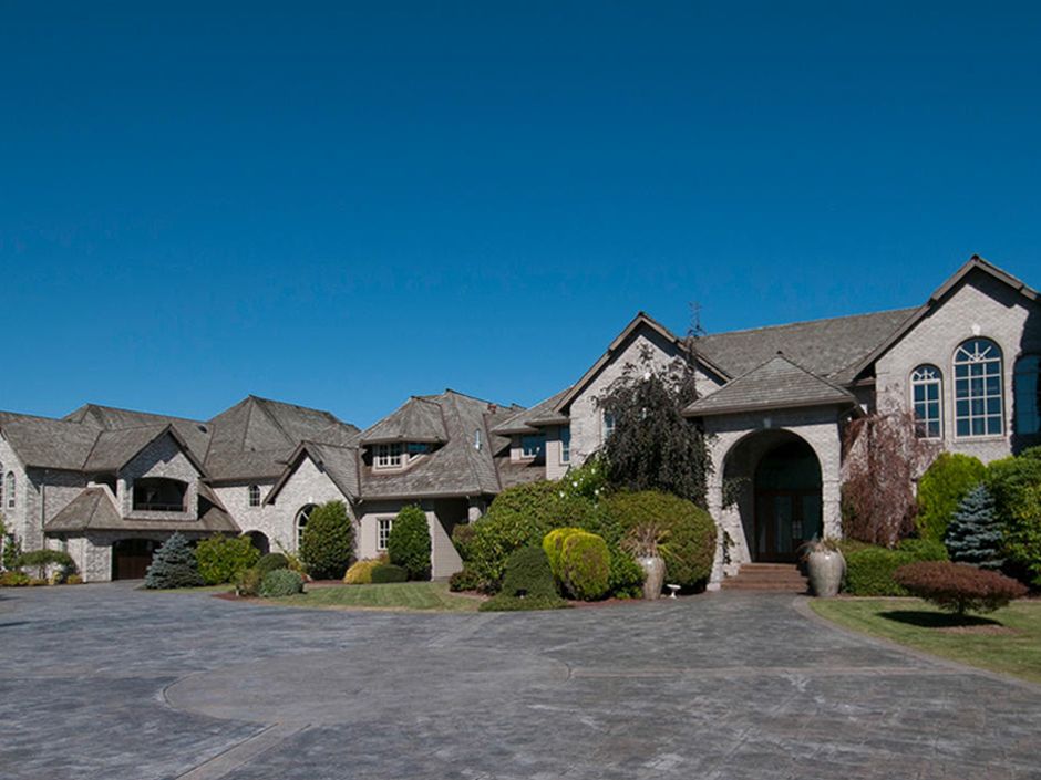 Nickelback frontman Chad Kroeger's former ranch home for sale ...