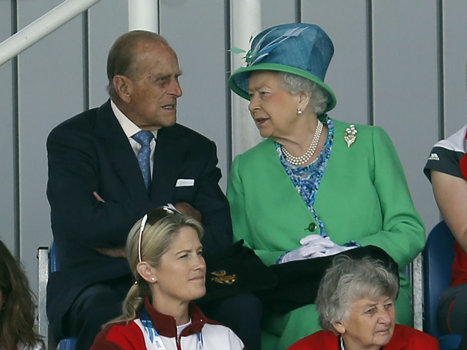 Queen Elizabeth II photobombs Australian hockey player Jayde Taylor's ...