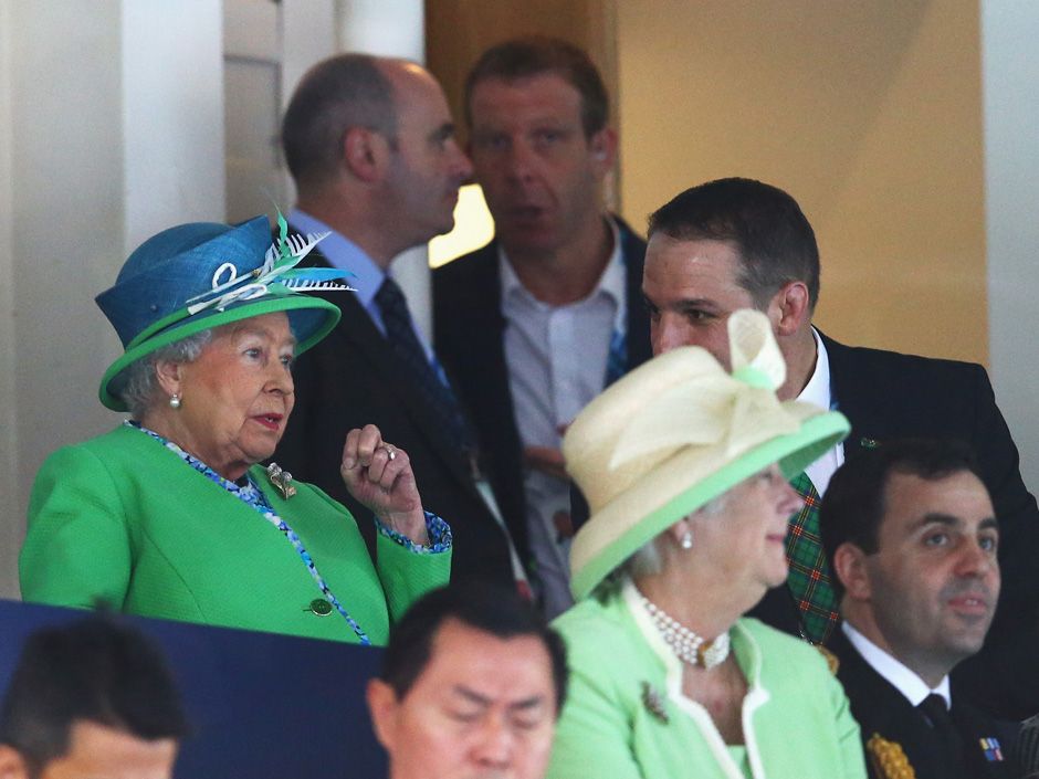 Queen Elizabeth II photobombs Australian hockey player Jayde Taylor's ...
