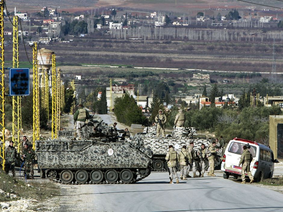 Syrian rebels cross into Lebanon, raiding town and capturing troops in ...
