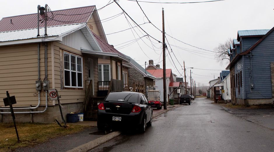 Quebec Mohawk reserve looks to enforce law requiring anyone living with ...