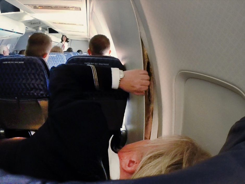 Boeing 757 forced to make emergency landing after plane’s walls crack ...