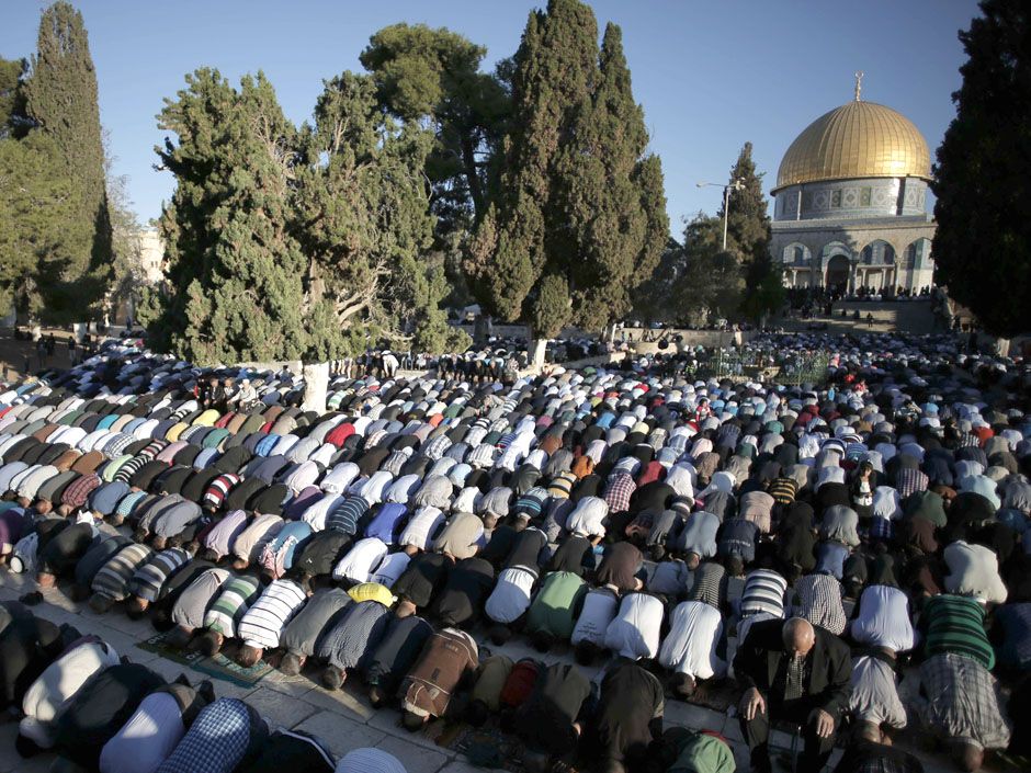 Israel lets hundreds of Palestinians leave Gaza to mark Muslim holiday ...