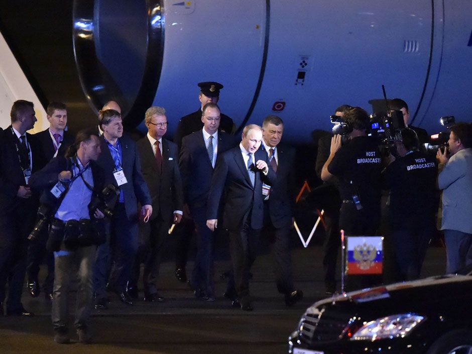 Australian PM furious as Putin arrives at G20 summit with warships in ...