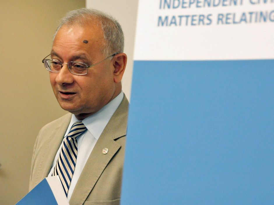 Controversial police chairman Alok Mukherjee to keep job for final year ...