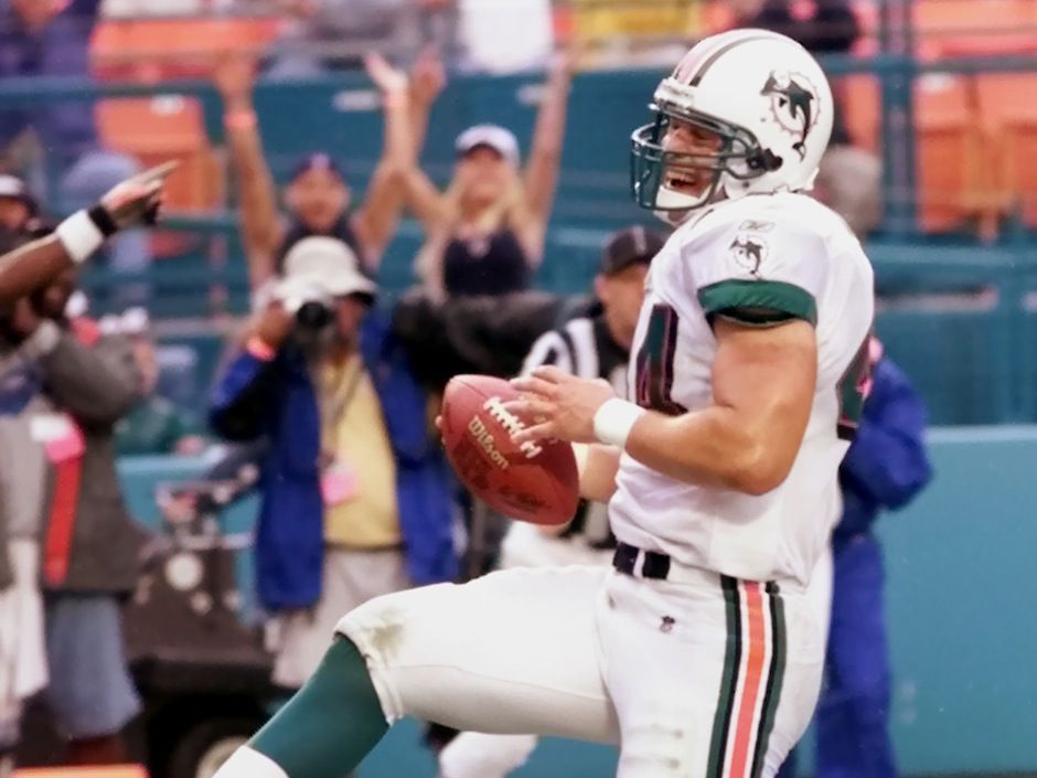 Former Miami Dolphins player Rob Konrad swims 14 km to shore after ...