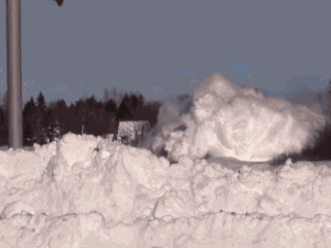 Snowpiercer New Brunswick: Watch as powerful CN train smashes through ...