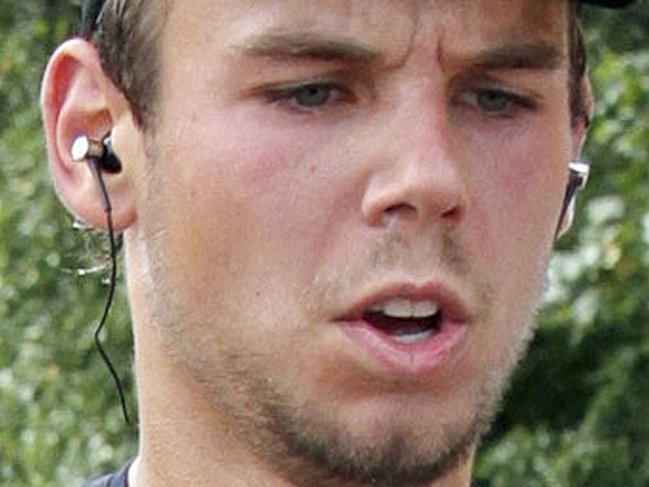 As pilot pounded on cockpit door, Andreas Lubitz accelerated ...