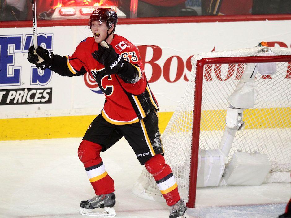 Calgary Flames' Sam Bennett looks right at home, Vancouver Canucks and ...