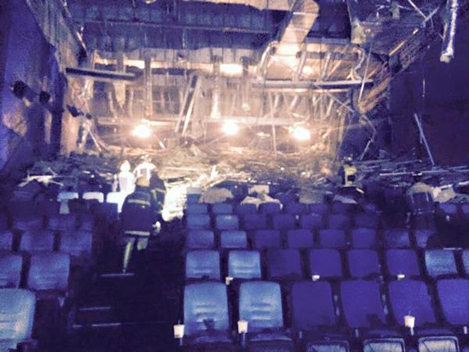 Video shows roof collapsing onto screaming theatre-goers at Philippines ...
