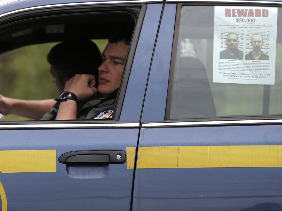 Prison Employee Gave Escaped Murderers Contraband Da Says But They