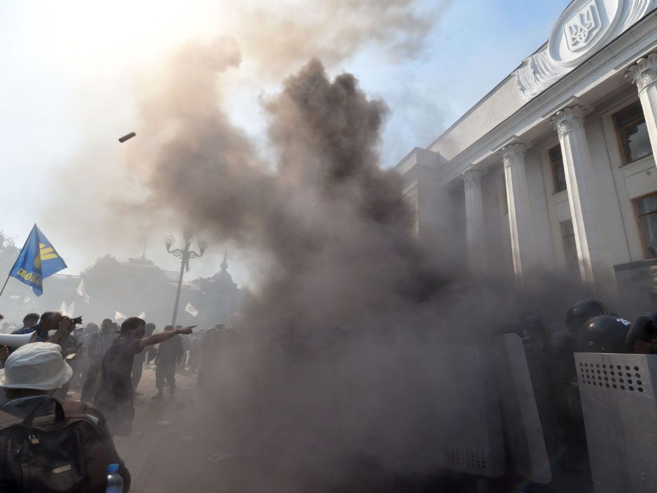 Video shows aftermath of grenade explosion outside Ukraine’s parliament ...