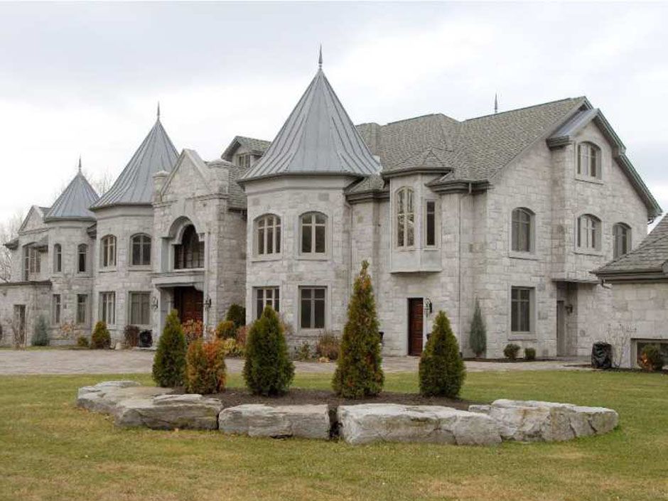 Senneville estate, complete with 10 bedrooms, a pool and a theatre ...