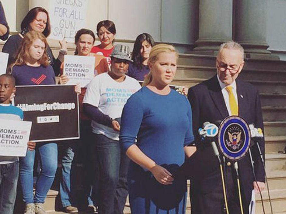 Amy Schumer and Sen. Chuck Schumer call for tighter gun laws in U.S ...