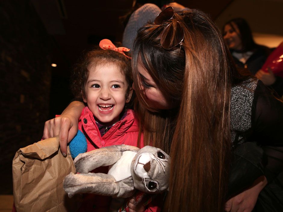 ‘Welcome to Canada’: Syrian refugees arrive in Calgary to tearful ...