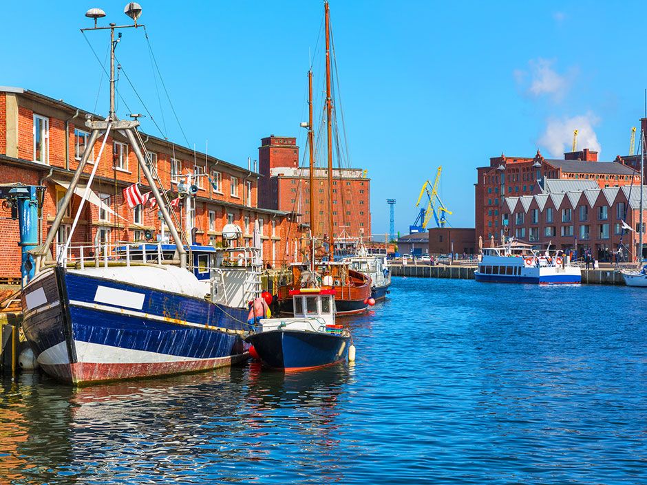 Wismar stands: Northern German port taken by 1st Canadian Parachute ...
