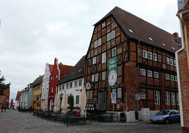 Wismar stands: Northern German port taken by 1st Canadian Parachute ...