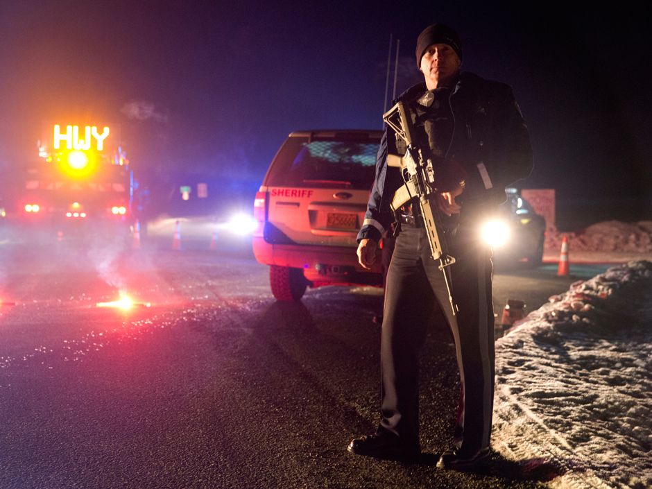 Traffic stop turns Oregon standoff violent as occupier dies, Bundy ...