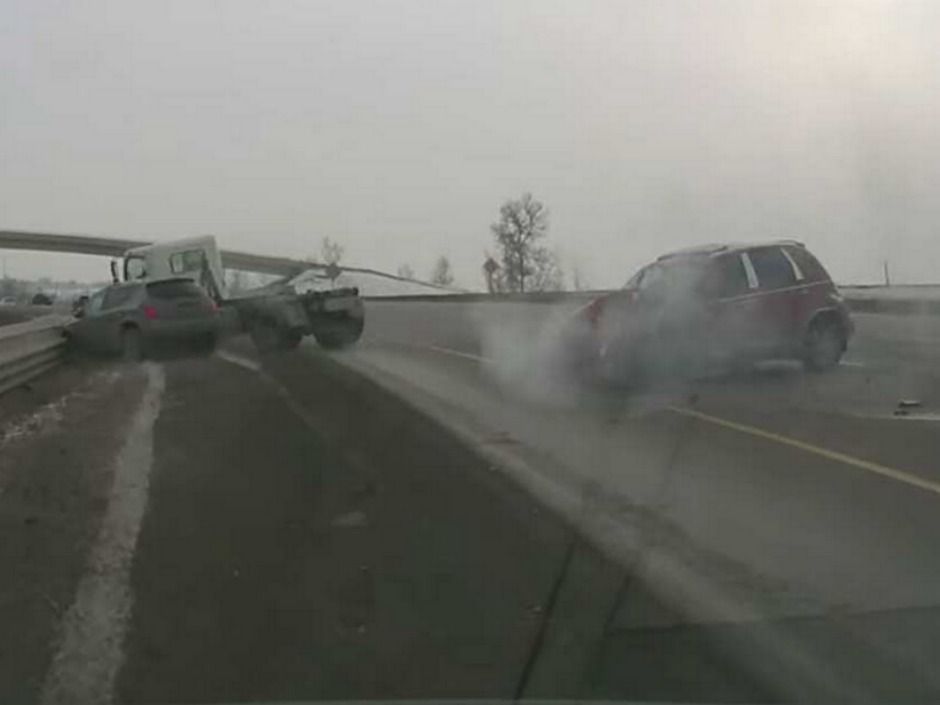 Drivers 'lucky' to escape without serious injury in dramatic Calgary ...