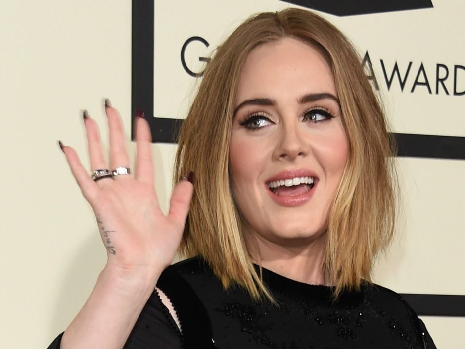 Adele took her son to Disneyland dressed as a Disney princess ...