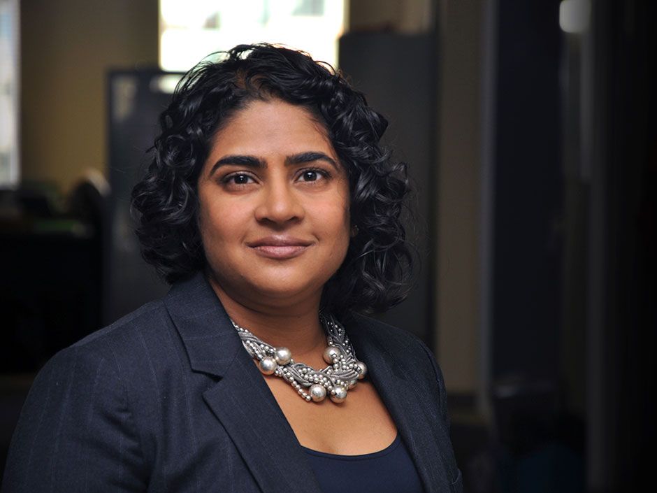 Earls restaurant changes dress code to let female servers wear pants ...