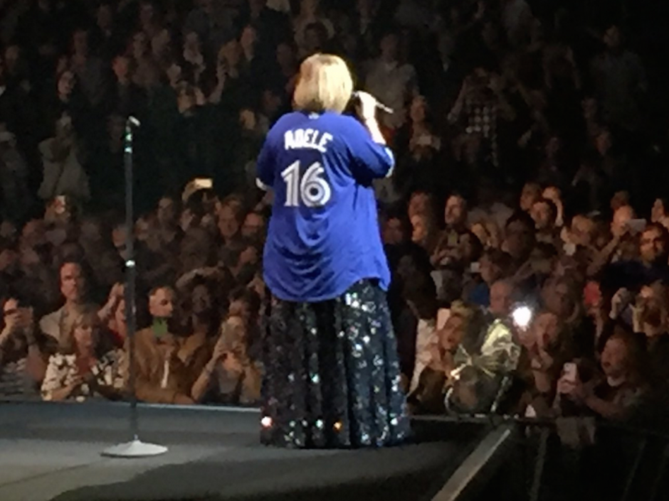 Adele wears Blue Jays jersey during Toronto performance; Josh Donaldson ...