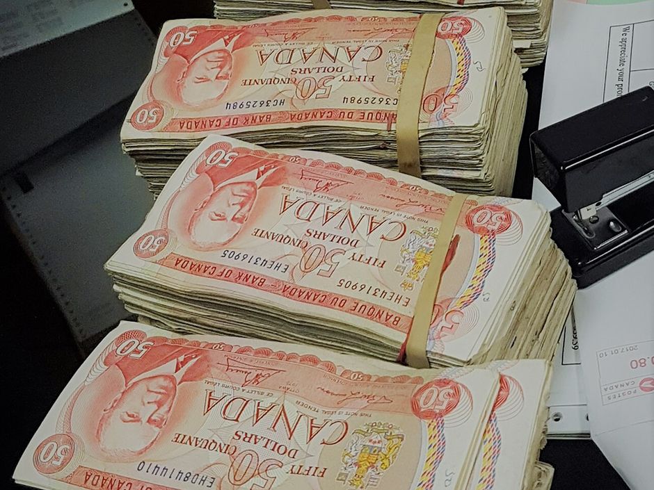 Ontario man forgot he hid $100,000 in cash inside TV 30 years ago. Then ...