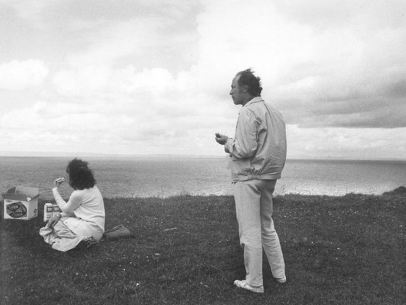 No, internet, Fidel Castro isn’t Trudeau’s real father. The Canadian ...