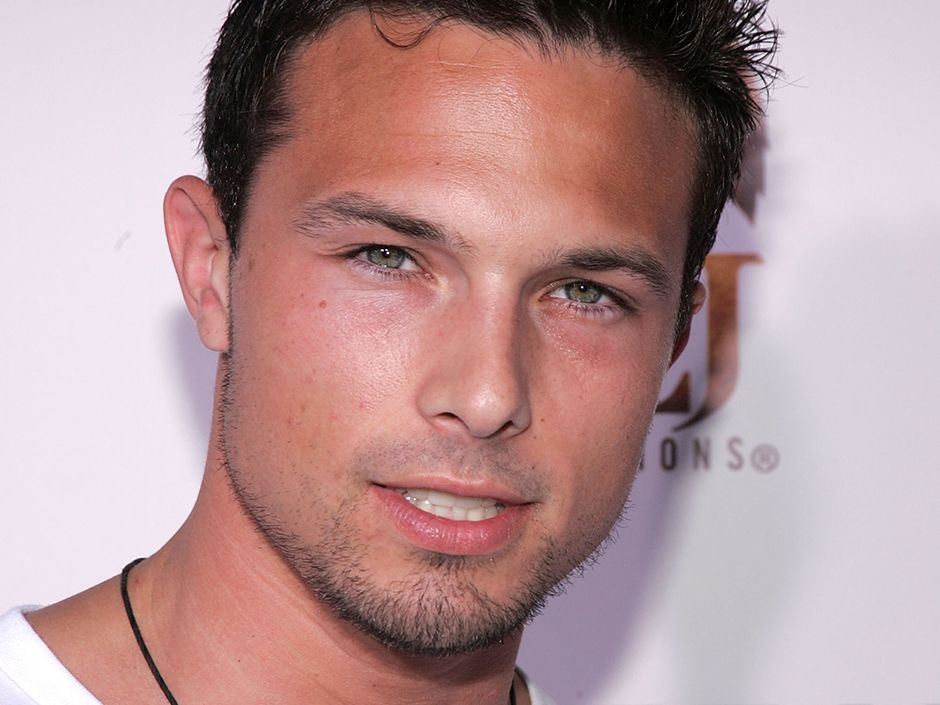 Former Power Rangers actor pleads guilty to killing his roommate with a ...