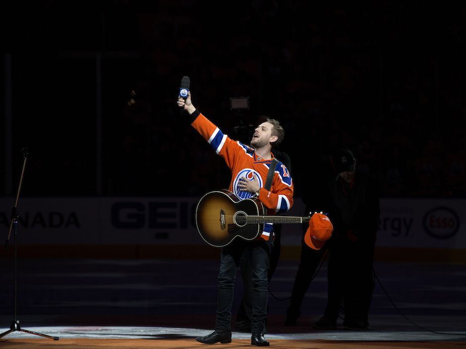 Edmonton Oilers fans sing Star-Spangled Banner after singer Brett ...