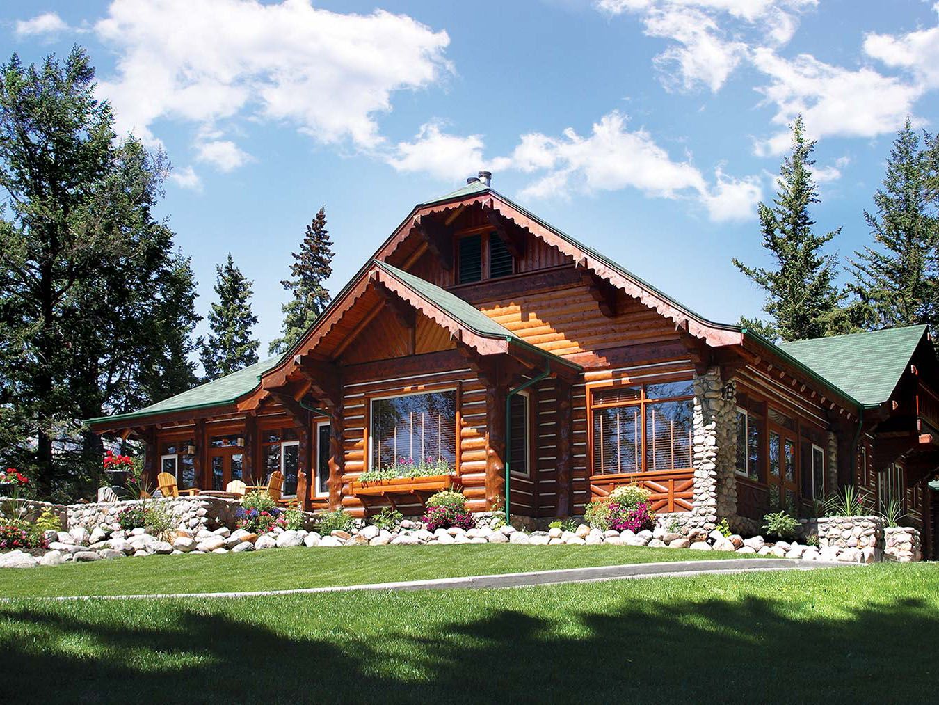 Inside the ultra-luxurious Canadian cabin rumoured as the Harry and ...