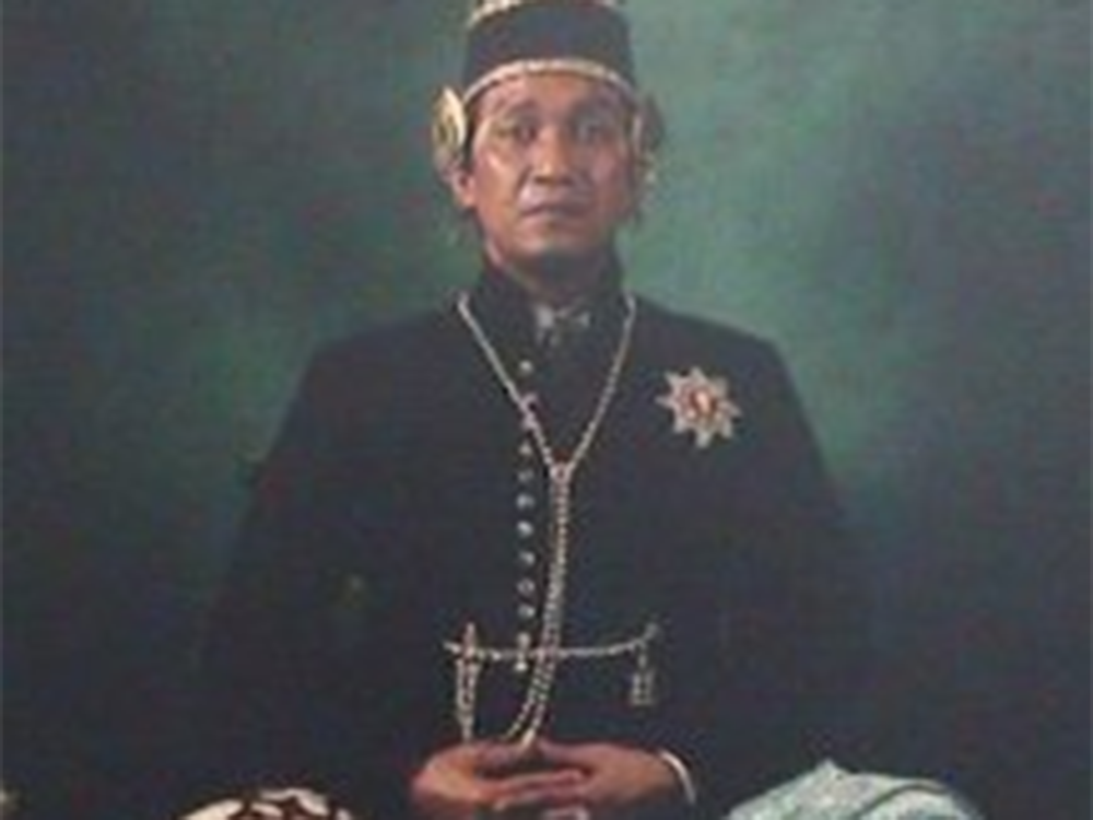Indonesian sultan faces uprising from men in his family after saying he ...