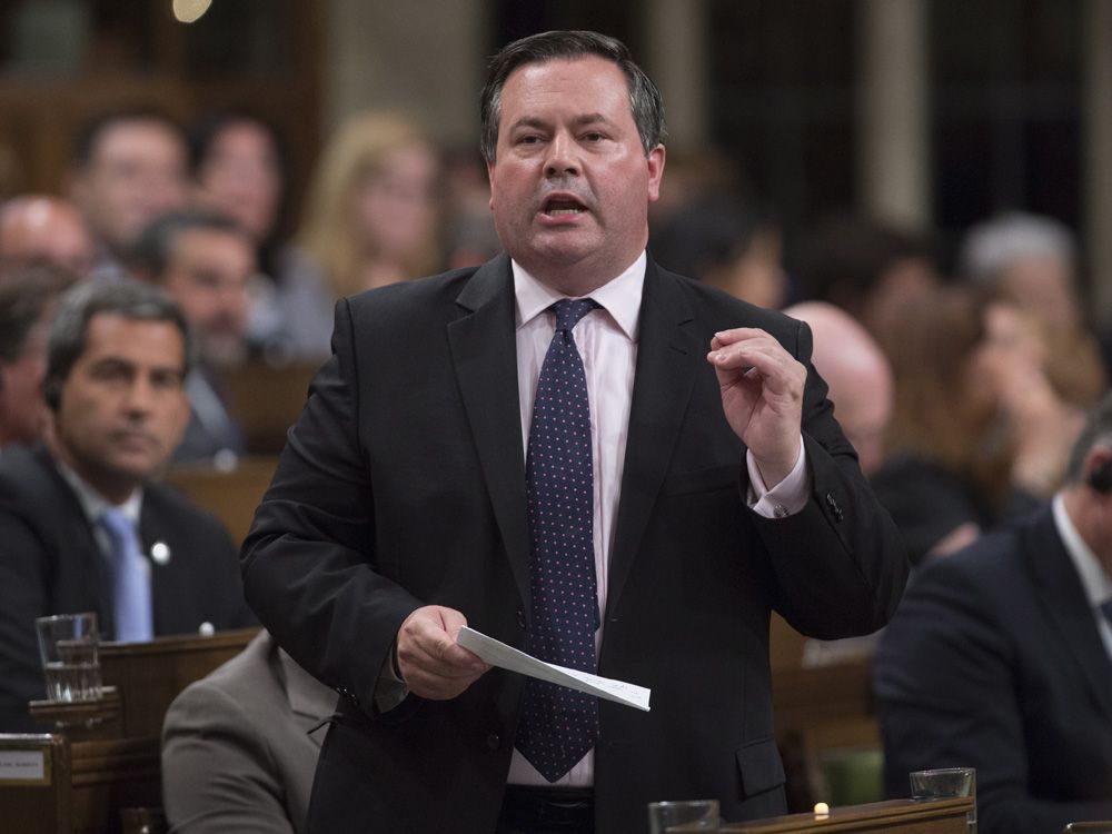 Jason Kenney wants to ban desk-thumping — but why do MLAs do that ...