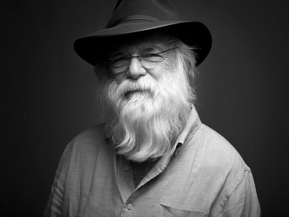 While performing, a singer-songwriter apologized, closed his eyes ...