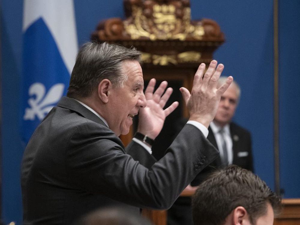 Quebec premier says returns will fly high with $30 million blimp ...