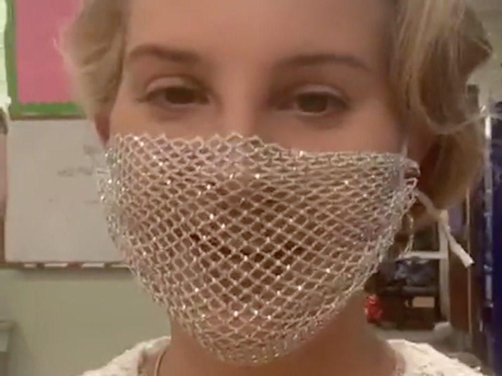 'Born to Die' singer Lana Del Rey under fire for wearing a mesh mask ...