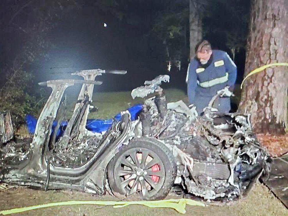 Driverless Tesla Model S crashes in Texas, killing both passengers ...