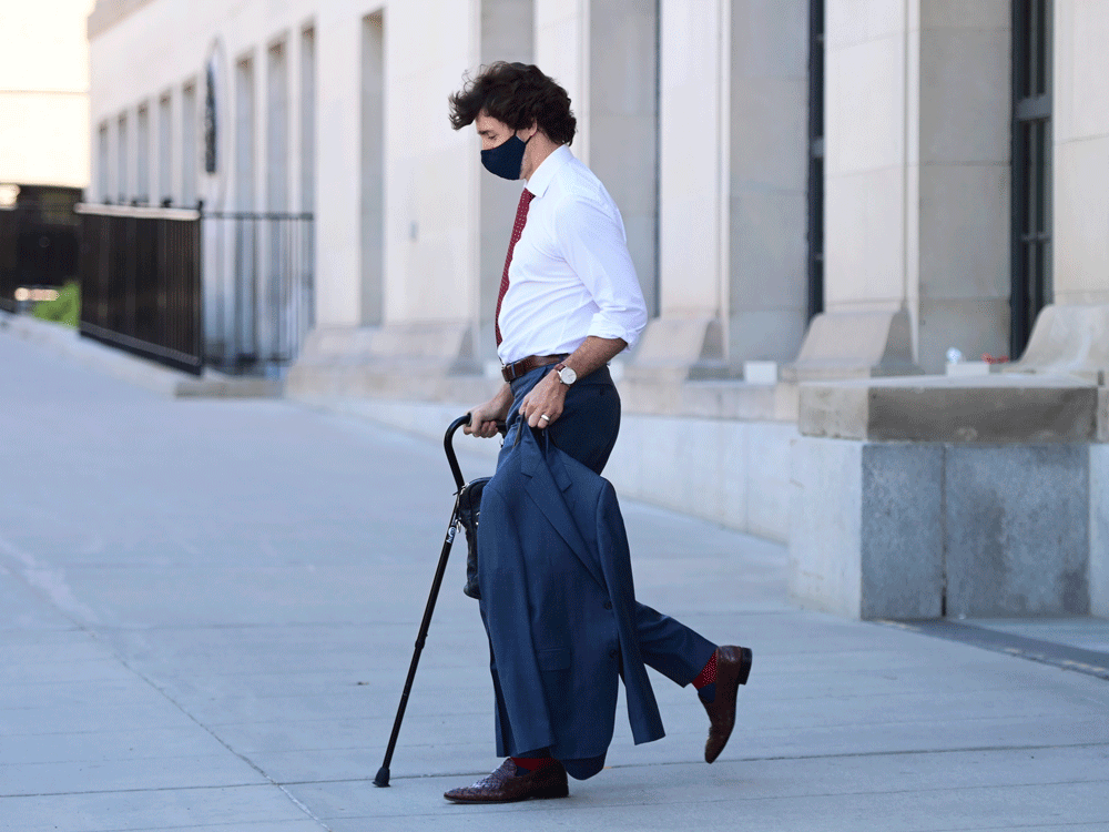 Justin Trudeau walking with cane after spraining his ankle playing ...
