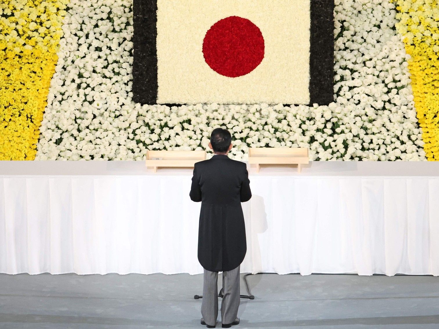 Japan's former leader Shinzo Abe honoured at divisive state funeral ...