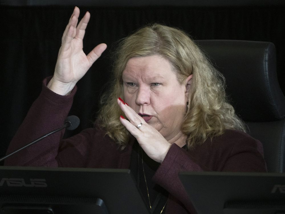 Top federal bureaucrat ordered staff to 'leave no stone unturned ...