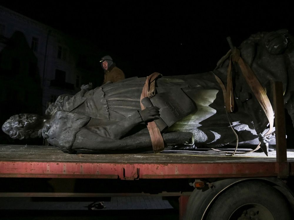 Ukraine topples Catherine the Great statue in defiance of barrage of ...