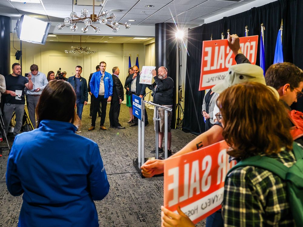 Activists storm stage at Danielle Smith news conference to protest ...